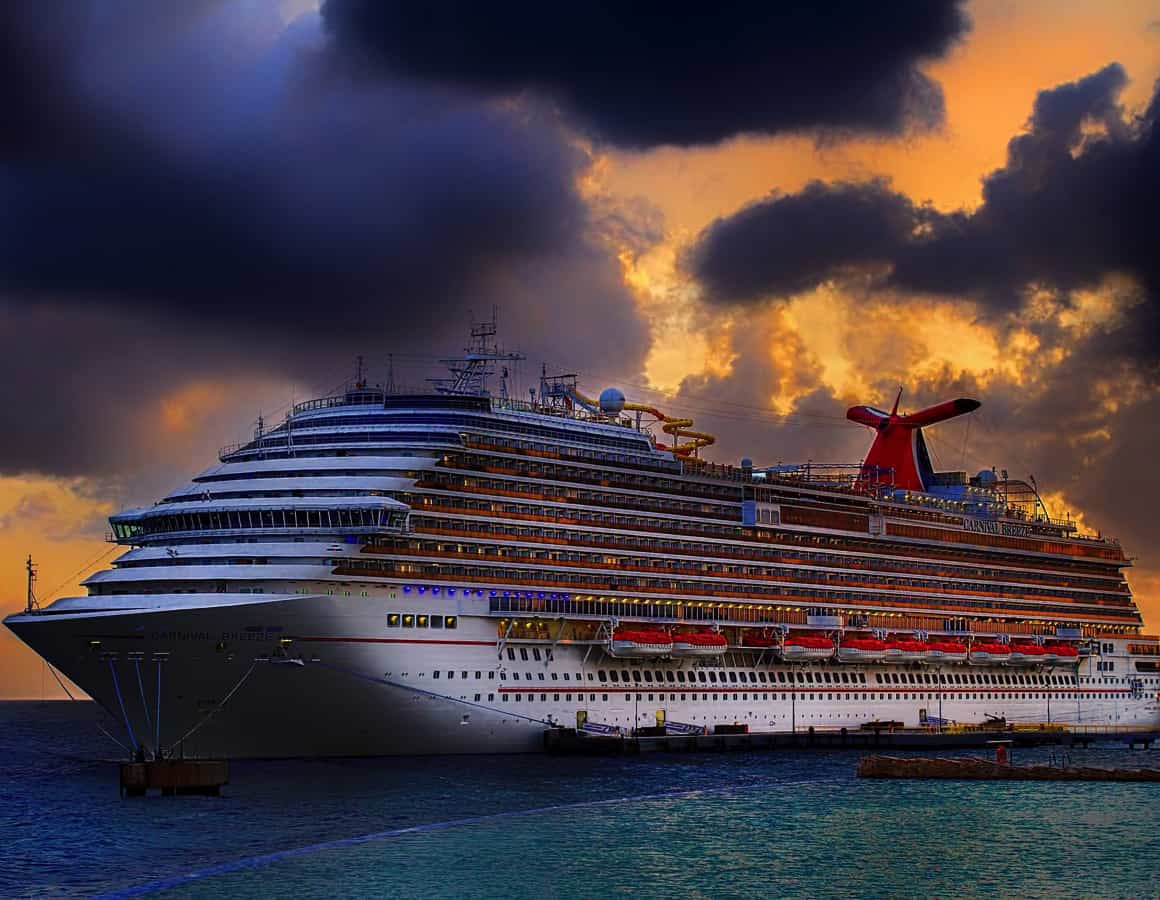 What is Starboard Side on a Cruise Ship? What Color is Starboard Side ...